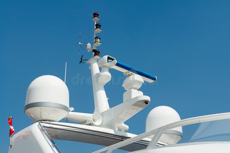 Radar Et Tour De Communication Sur Un Yacht Photo stock - Image du ...