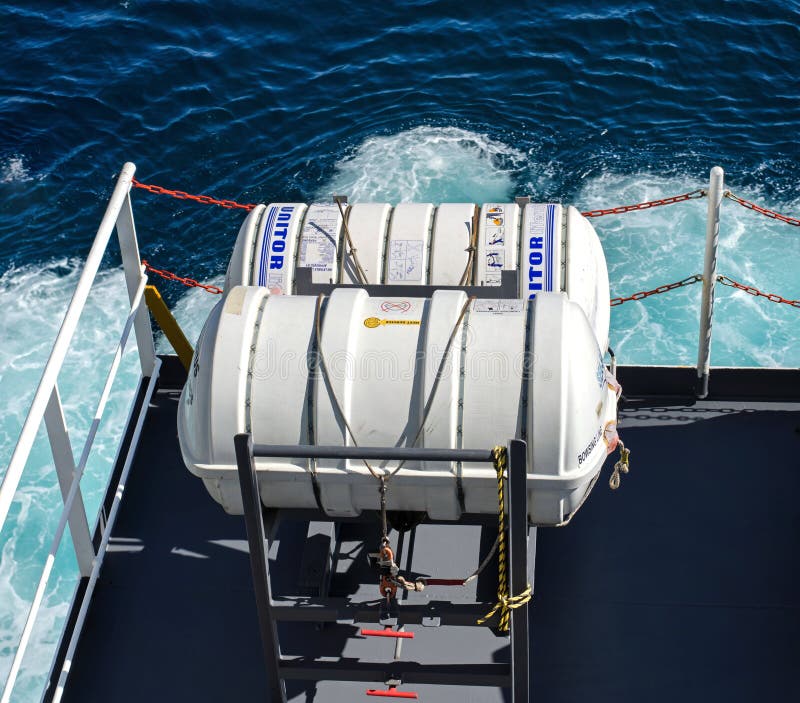 Radeau De Sauvetage Photos Stock - Téléchargez 1,624 Photos libres de ...