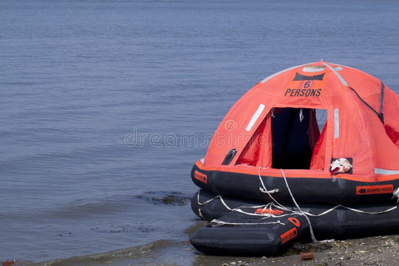 Radeau De Sauvetage Gonflable Photo stock - Image du lifeboat, désastre ...