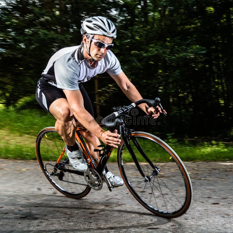 Schattenbild Des Radfahrers Stockbild - Bild von feld, drehzahl: 31567673