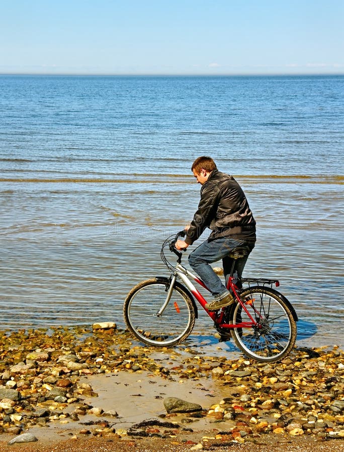 Radfahrer. stockbild. Bild von freundlich, wolke, tätigkeit - 27451357