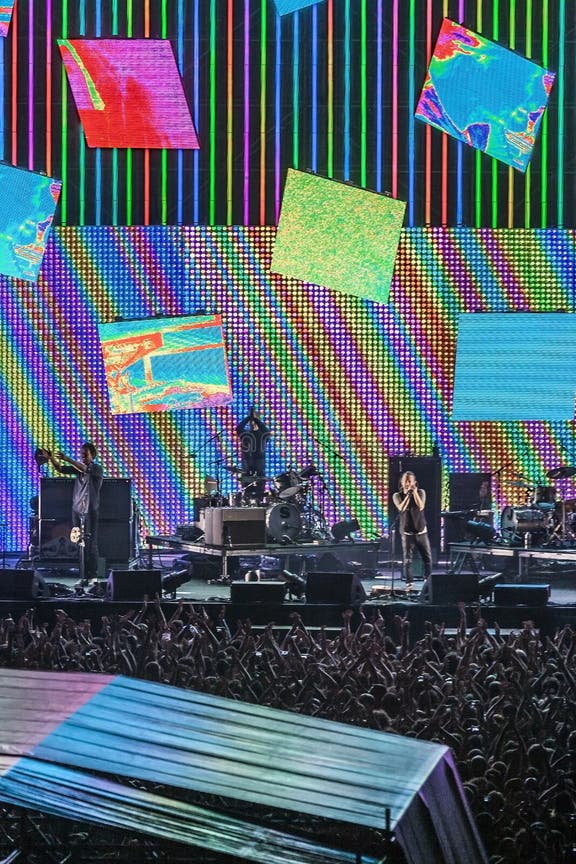 Radiohead Concert Tour 2012 Editorial Photography - Image of lighting ...
