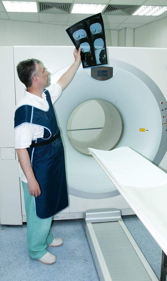 Radioloog stock afbeelding. Image of kijk, langzaam, naaktslak - 24565411