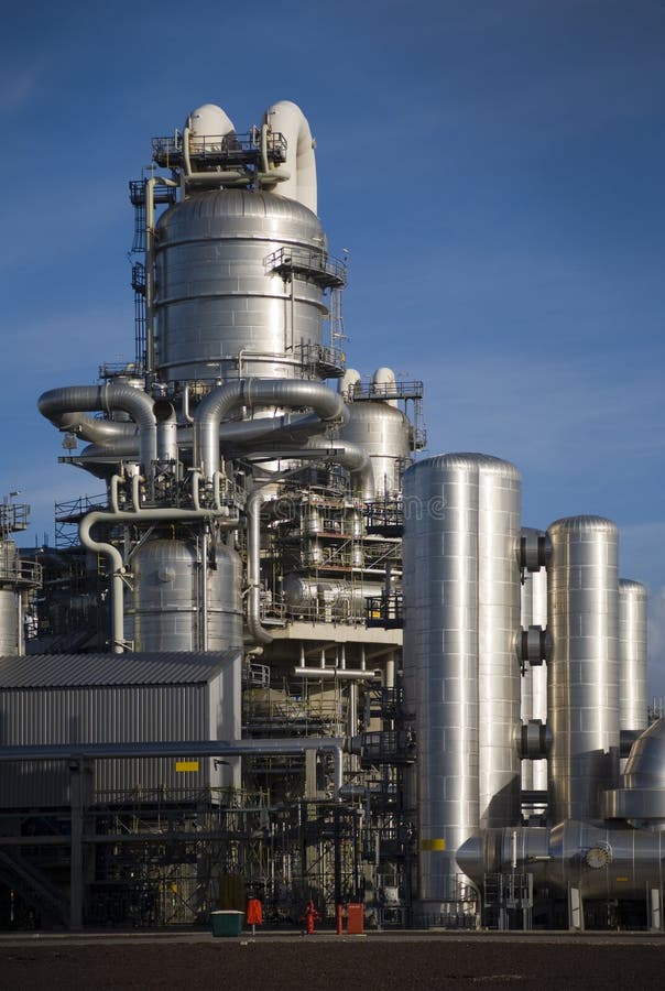 Erdölraffinerie Schwechat in Österreich Stockfoto - Bild von grob ...