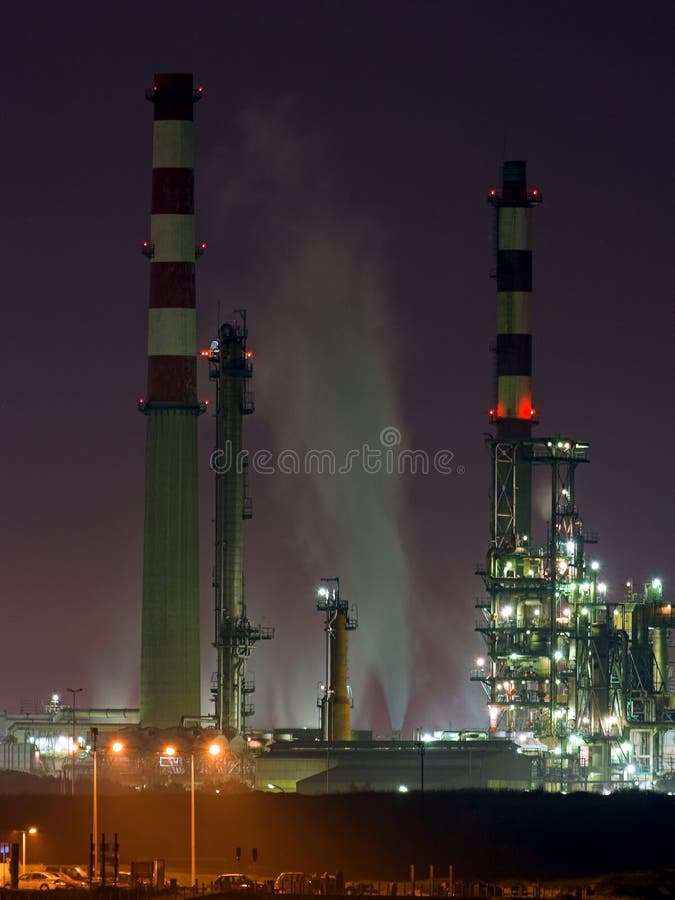 Tour 1 de raffinerie photo stock. Image du vapeur, tour - 398002
