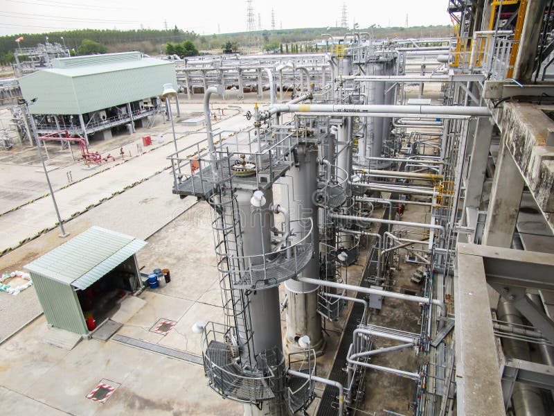 Raffinerie photo stock. Image du brillant, saturé, illuminé - 72355786