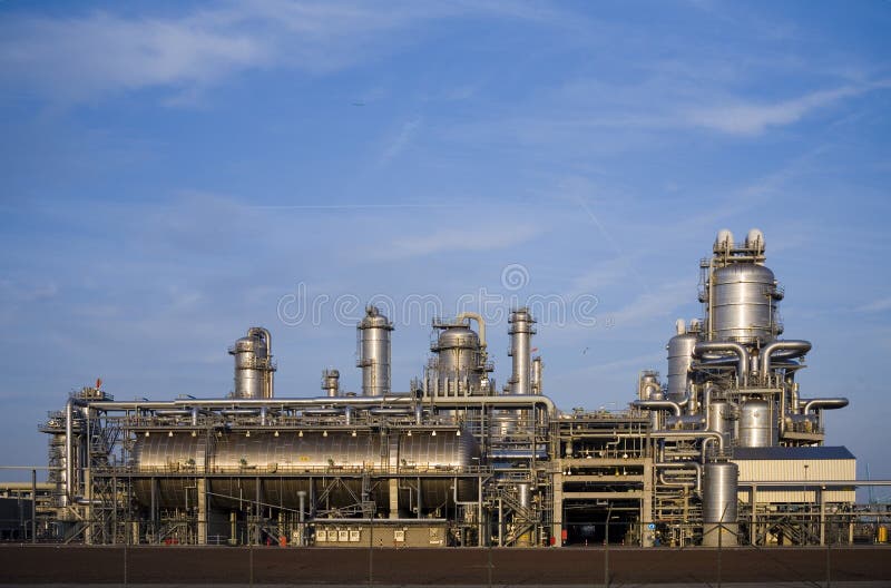 Raffinerie 8 stockfoto. Bild von treibstoff, gewächshaus - 2856634