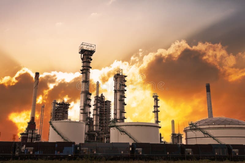 Vue Aérienne - Cuves De Stockage De Raffinerie De Pétrole Photo stock ...