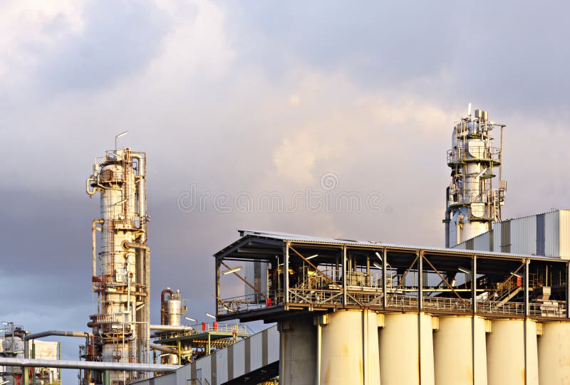 Öl- Und Gasraffineriedetails Stockfoto - Bild von leistung ...