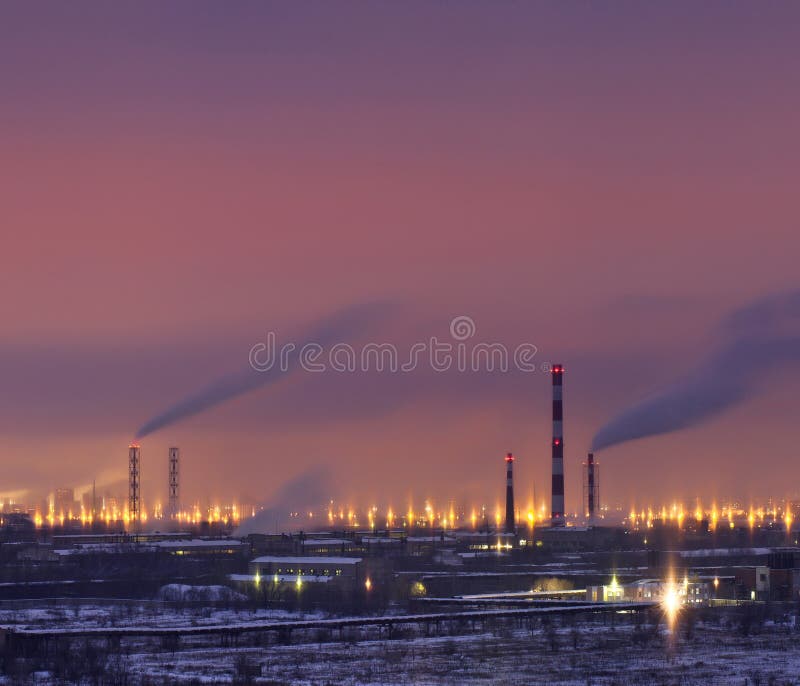Raffinerie la nuit image stock. Image du ville, chimie - 22600661