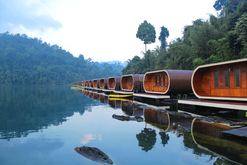 Raft House in Ratchaprapha Dam Stock Image - Image of cloud, natural ...