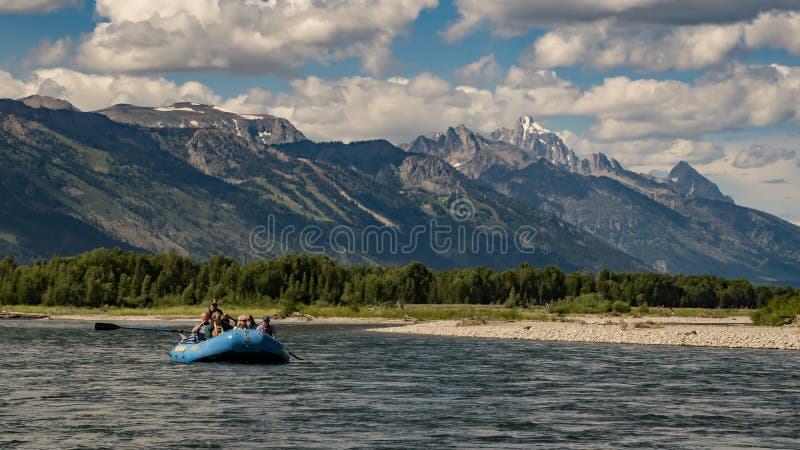 Rafting De Slangrivier in Wyoming Redactionele Afbeelding - Image of ...