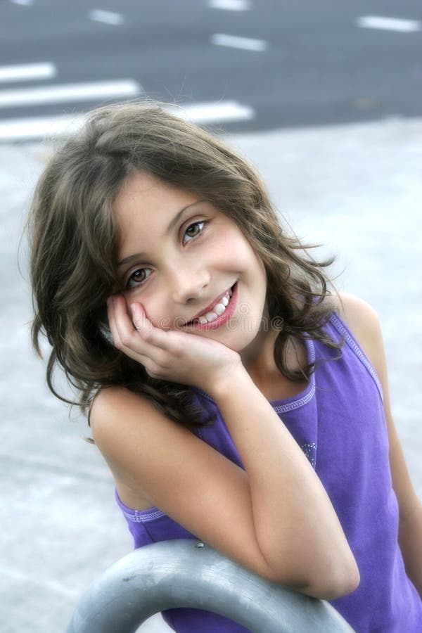 Ragazza cara del Preteen immagine stock. Immagine di femminile - 2842963