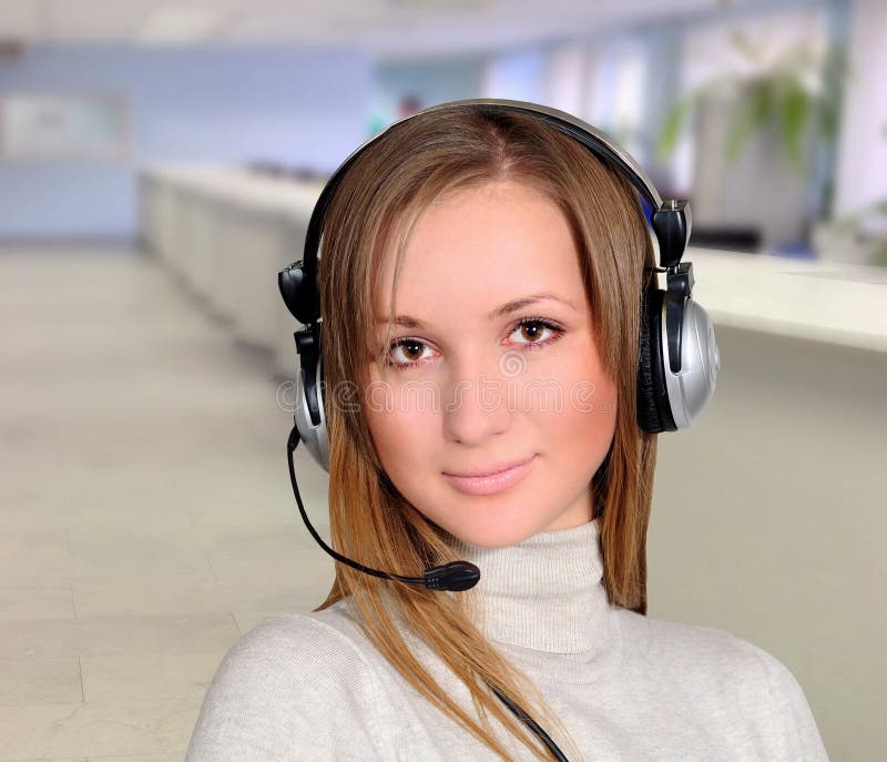 Ragazza Con Le Cuffie in Ufficio Immagine Stock - Immagine di ricezione ...