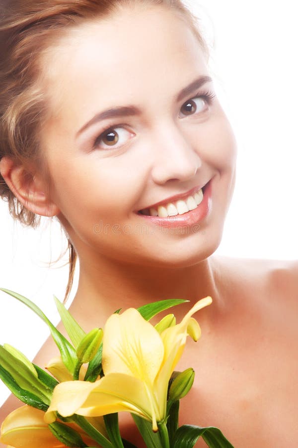 Ragazza Con Le Risate Gialle Del Giglio Immagine Stock - Immagine di ...