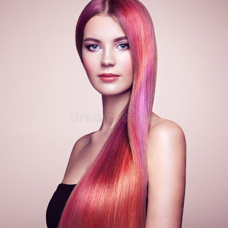Ragazza Del Modello Di Moda Di Bellezza Con Capelli Tinti Variopinti ...