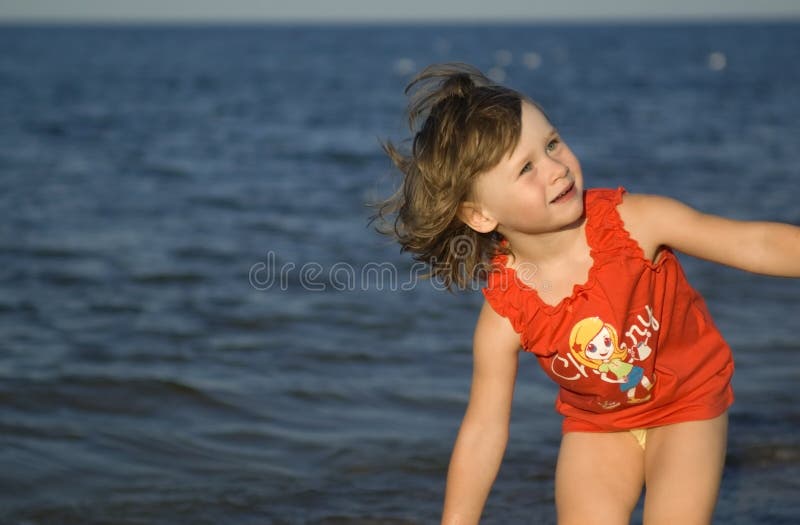 Ragazza Dolce Sulla Spiaggia Immagine Stock Immagine Di Bello