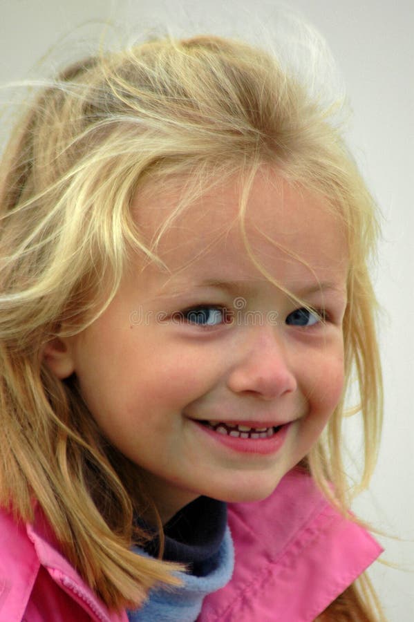 Ragazza intelligente fotografia stock. Immagine di faccia - 2838106