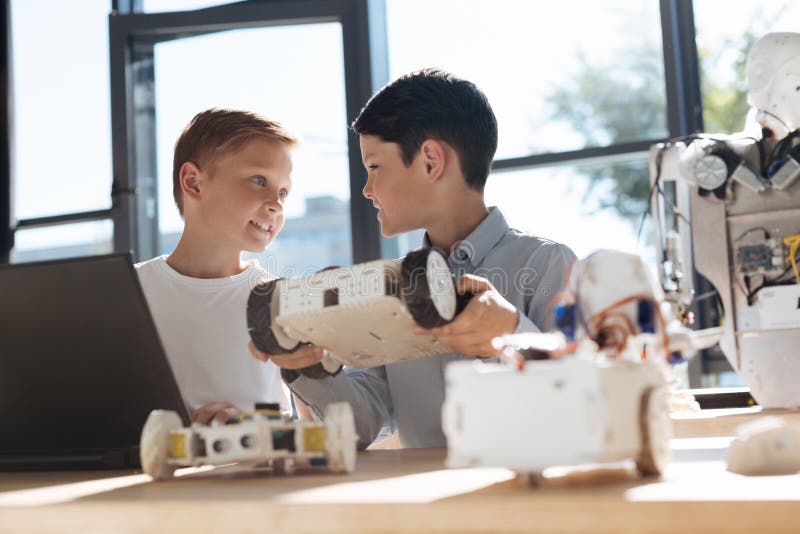 Corredo Dei Bambini, Del Computer Portatile E Di Invenzione Alla Scuola ... Corredo Dei Bambini, Del Computer Portatile E Di Invenzione Alla Scuola ...