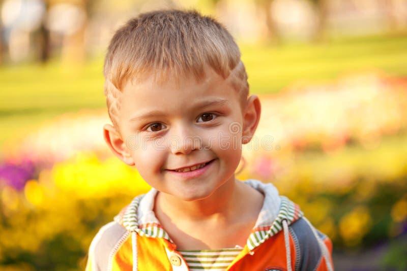 Ragazzino Felice. Primo Piano Fotografia Stock - Immagine di concetto ...