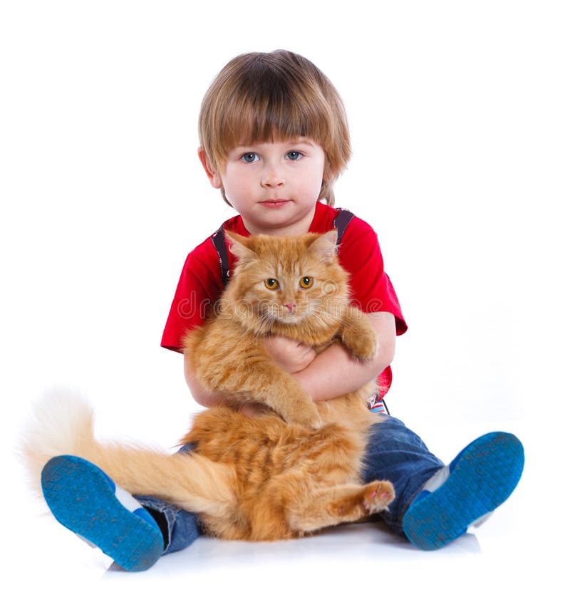 Ragazzo con il suo gatto immagine stock. Immagine di caucasico - 54102251