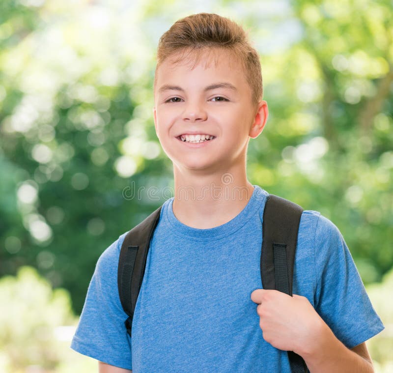 Studente Della Scuola Elementare Della Scolara Della Ragazza Del ...
