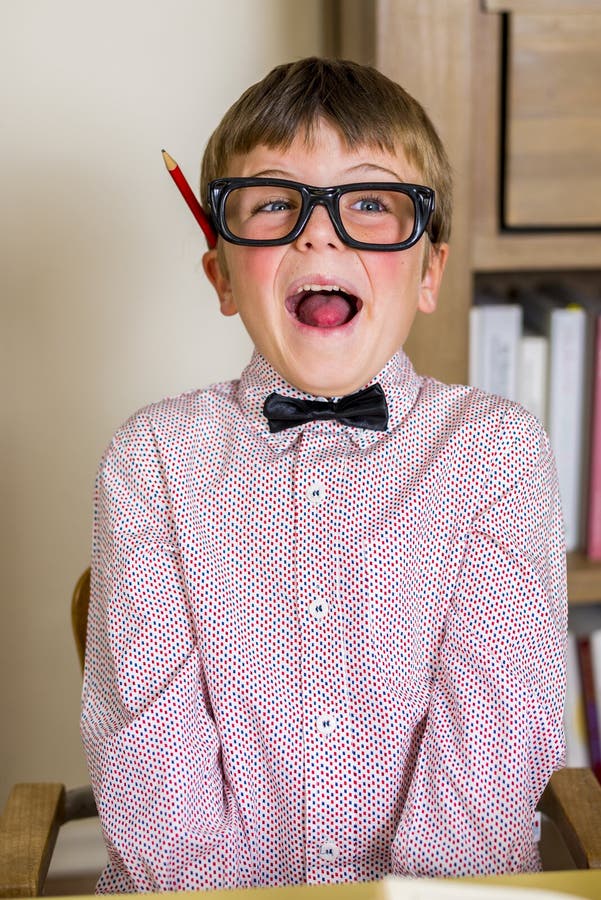 Ragazzo nerd immagine stock. Immagine di disadattato - 33154669