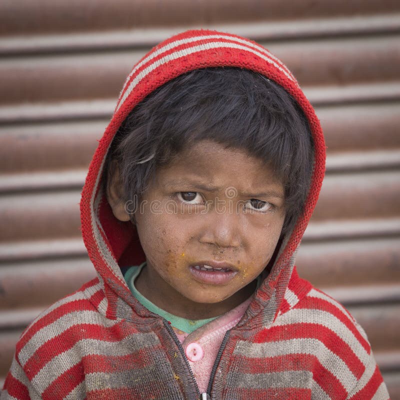 Ragazzo Povero Del Ritratto Giovane in India Fotografia Editoriale ...