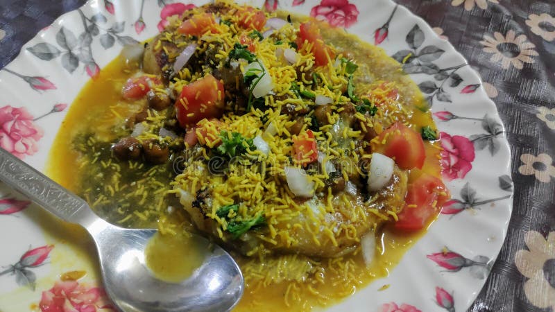 Ragda Pattice Snack Served in a Dish Stock Photo - Image of noodle ...