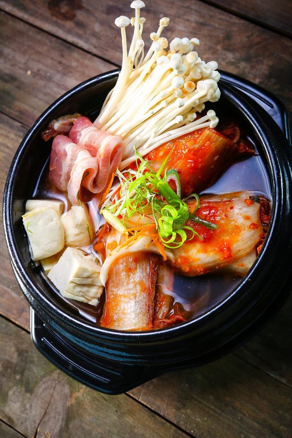Ragoût De Kimchi Avec Du Boeuf Et L'enokitake Image stock - Image of ...