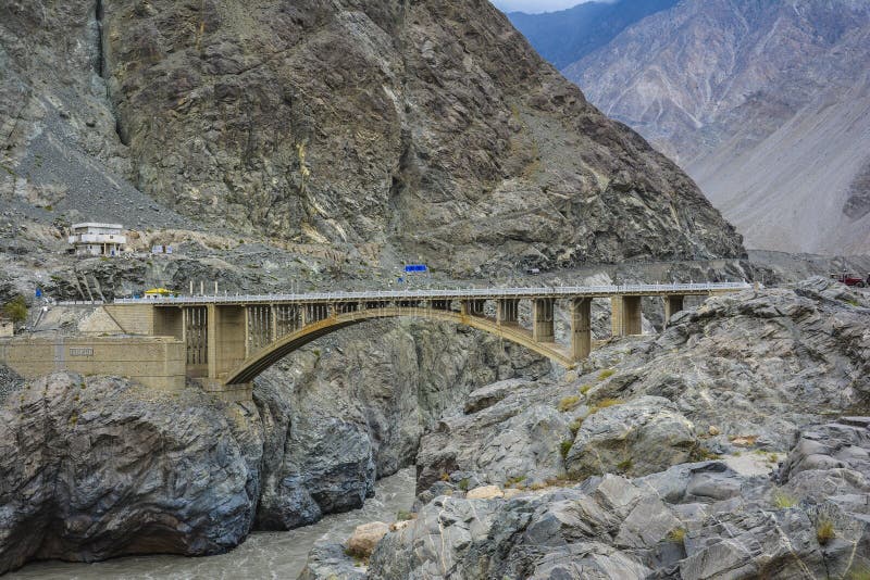 Raikot most na rzeka indus obraz stock. Obraz złożonej z zagrożenia ...
