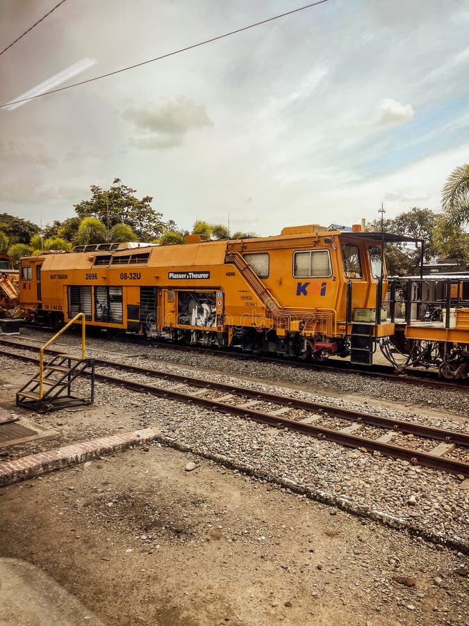 Railroad engine editorial photography. Image of train - 261839127