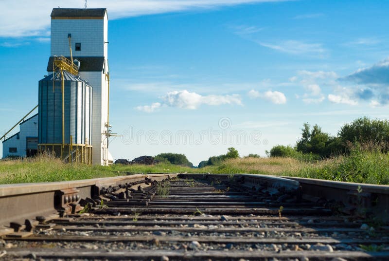 Prairie Railroad Tracks stock photo. Image of green, land - 10667296