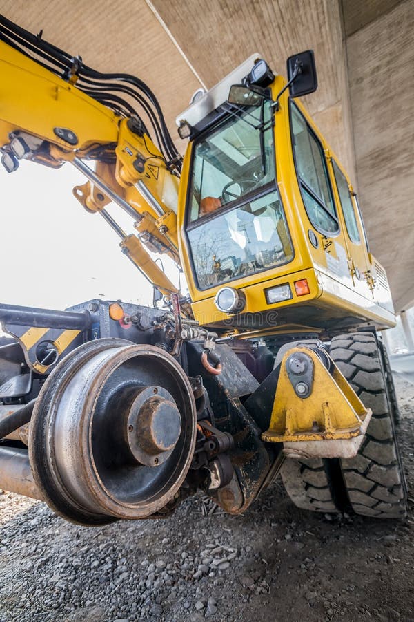 Machine laying rail track editorial image. Image of occupation - 20198195