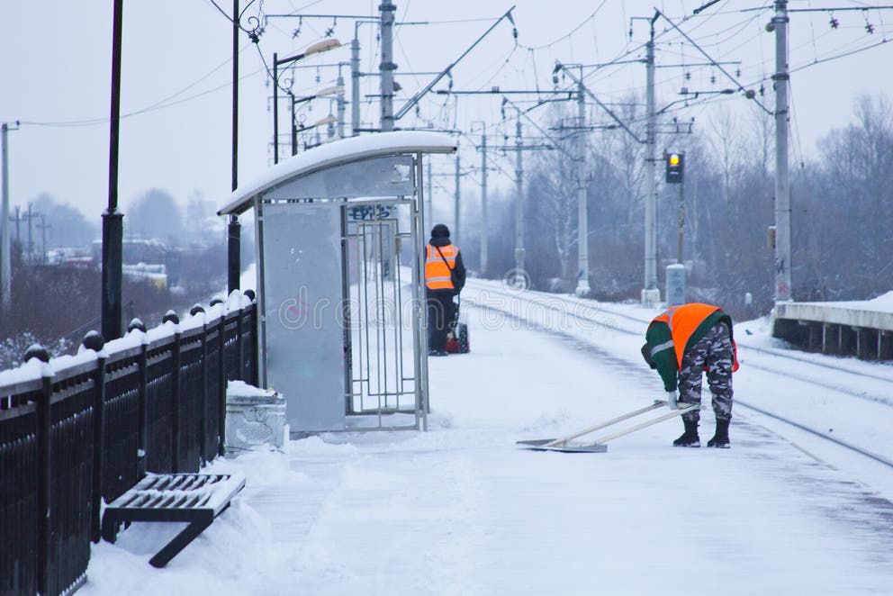 Railway Platform in the Snow Stock Image - Image of rural, season: 28143809