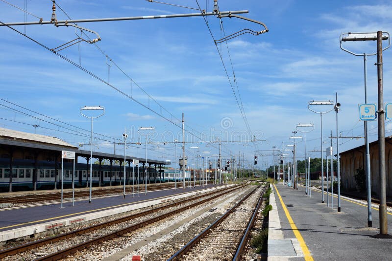 Railway platform stock image. Image of scene, public - 35999069