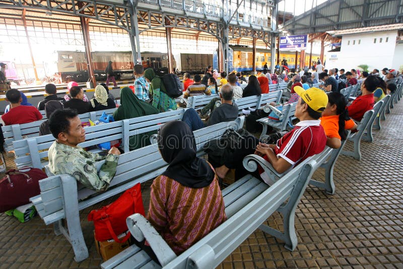 Railway station editorial photo. Image of railway, carriages - 42665441