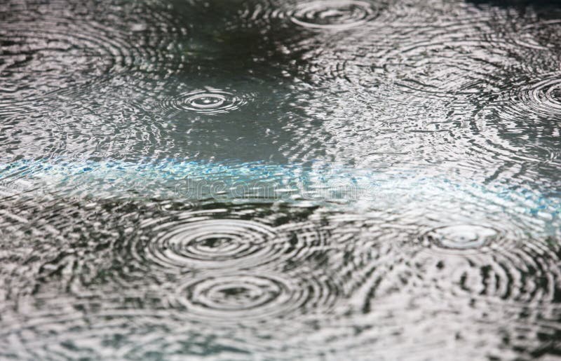Rain Drops Falling in a Body of Water Creating Splashes and Ring Stock ...