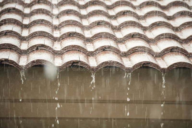 366 Rain Flowing Down Roof House Stock Photos - Free & Royalty-Free ...