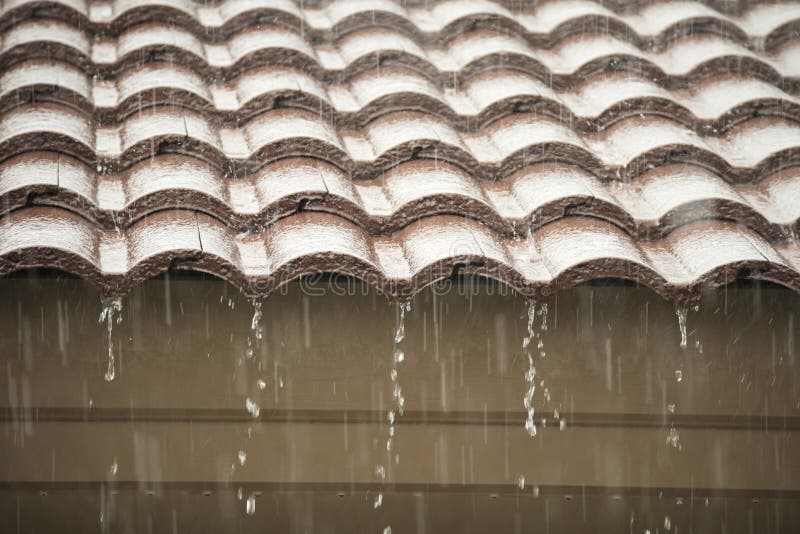 366 Rain Flowing Down Roof House Stock Photos - Free & Royalty-Free ...