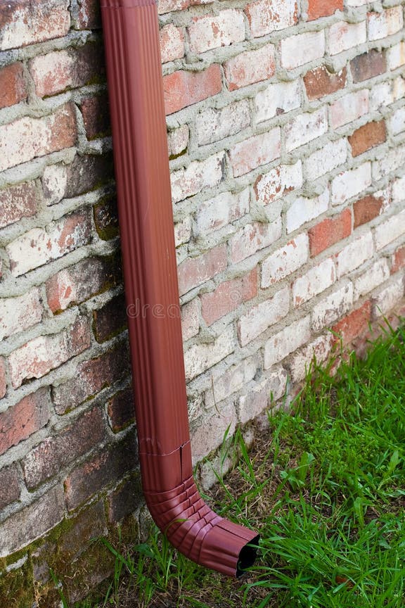 Rain gutter on brick house stock image. Image of renovation - 19039891
