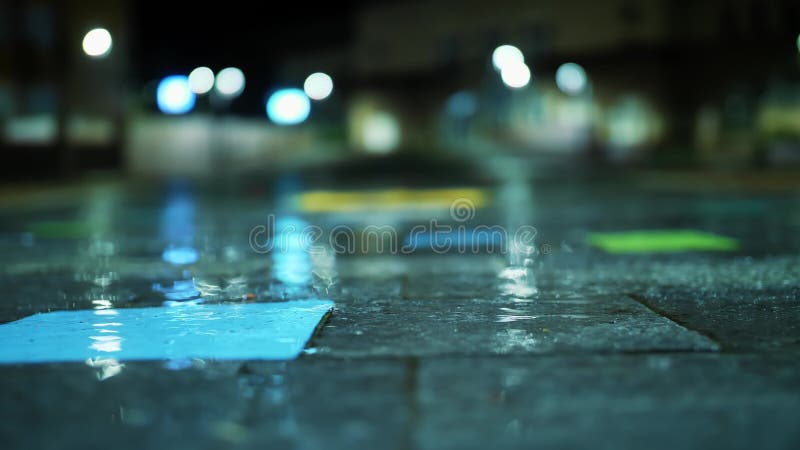 Rain in the Night. Puddle. Streetlight. Rain Drops Falling on Puddle ...