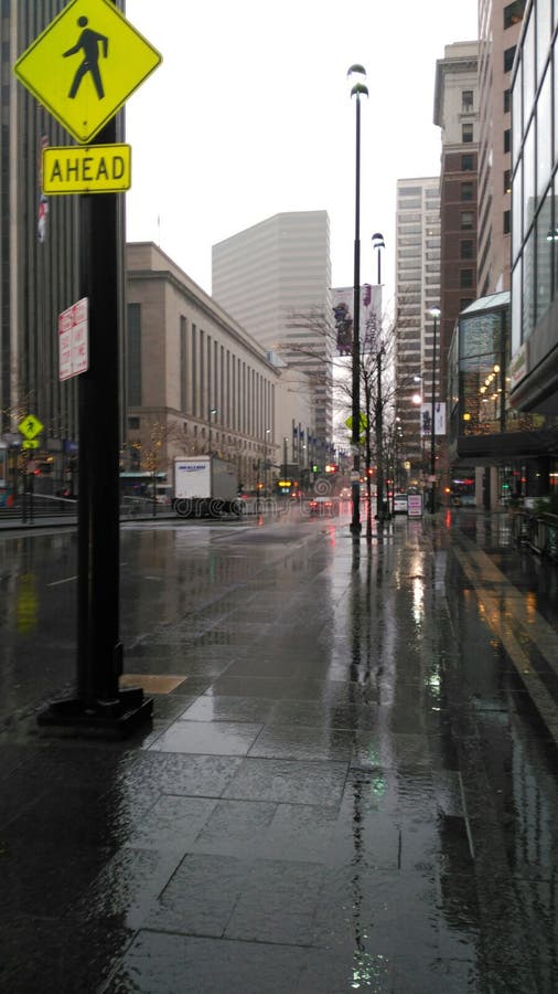 Rain on 5th editorial stock image. Image of downtown - 84719029