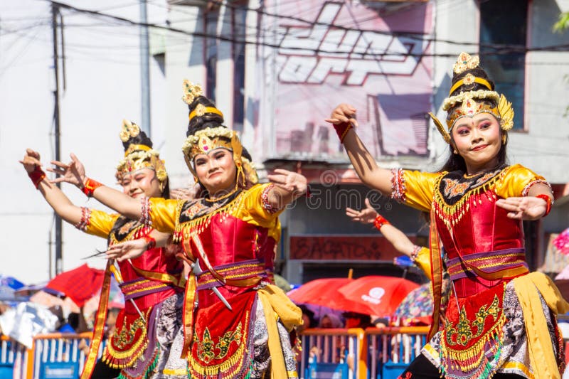Rainbow Over Majapahit Dance from Mojokerto (East Java) on the 3rd BEN ...