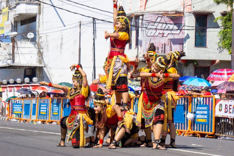 Rainbow Over Majapahit Dance from Mojokerto (East Java) on the 3rd BEN ...