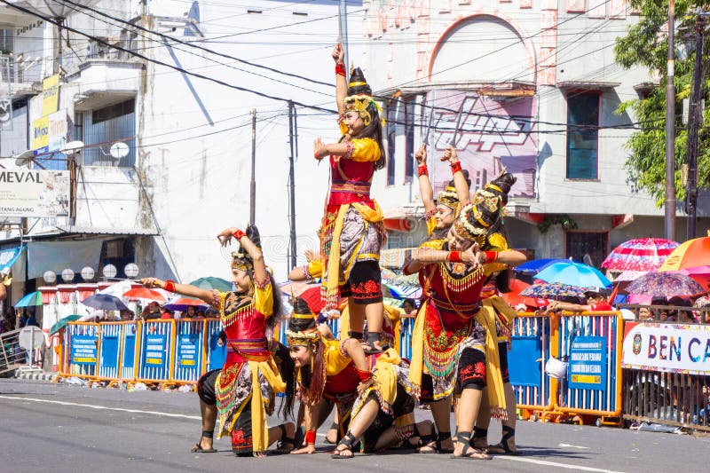 Rainbow Over Majapahit Dance from Mojokerto (East Java) on the 3rd BEN ...
