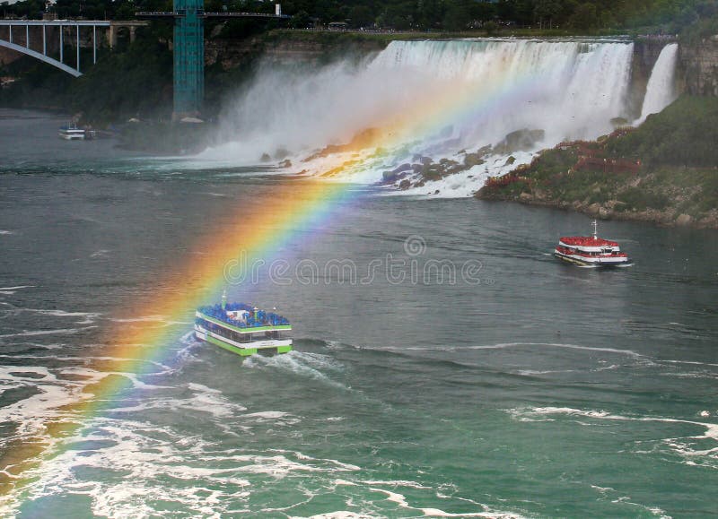 Rainbow Over Tour Boats and the American Falls of Niagara Falls Stock ...