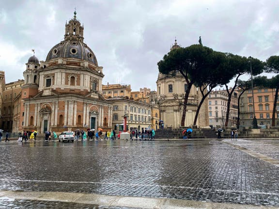 Rainy day in Rome editorial image. Image of rainy, quail - 275783575