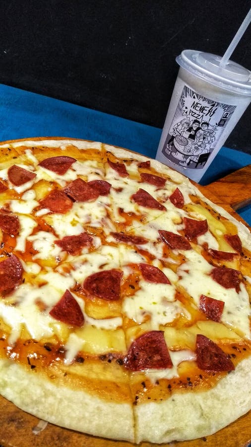 Pizza Hut at Night, Aberdeen Editorial Photo - Image of seafront, light ...