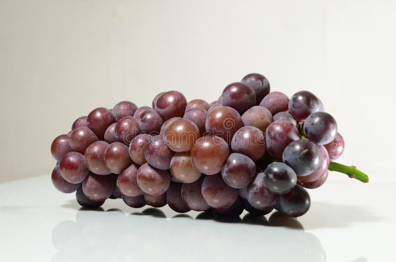 Raisin violet image stock. Image du toujours, raisin - 45385701